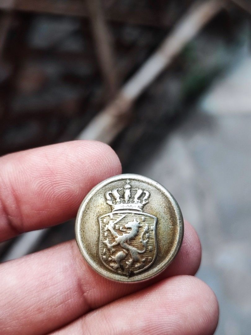 Dua Kancing Kuno Tentara KNIL dan PB Pakubowono Era Penjajahan, Antik ...