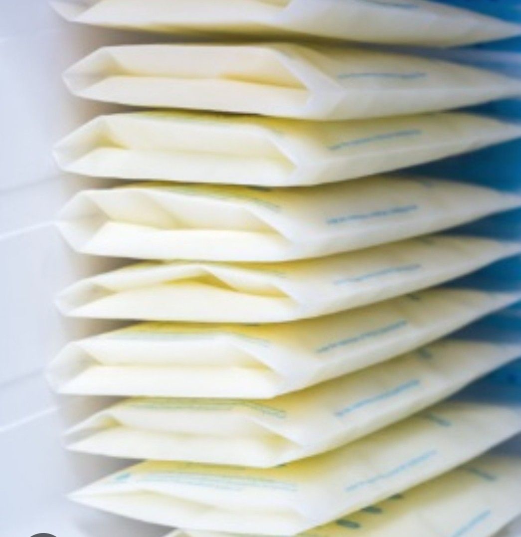 Frozen breastmilk to exchange, Babies & Kids, Nursing & Feeding ...