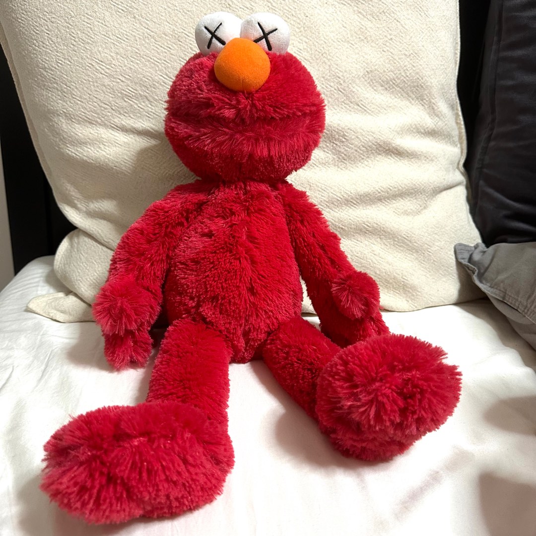 KAWS Sesame Street Uniqlo Elmo Plush Toy, Hobbies & Toys, Memorabilia ...