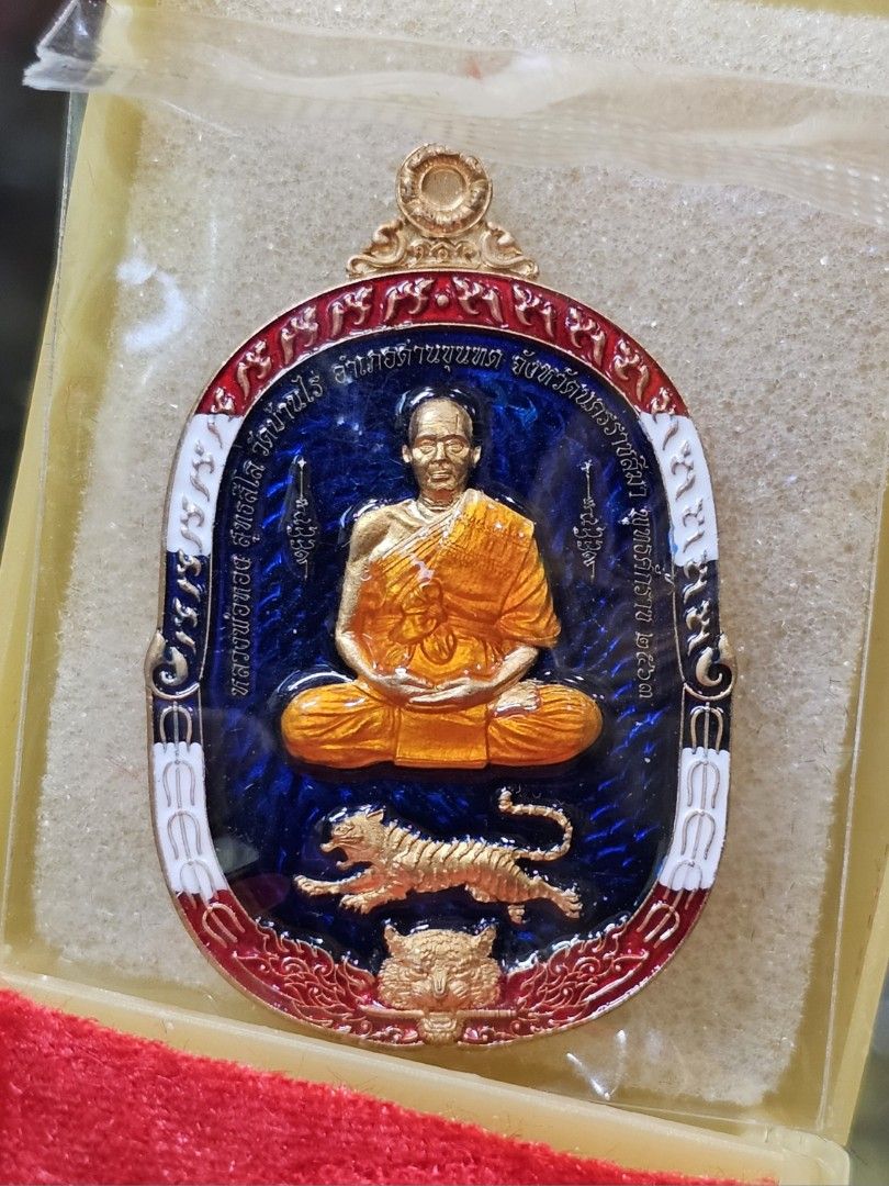 Lp Thong Rian Roon Orahan Pan Larn Thai Amulet, Hobbies & Toys ...