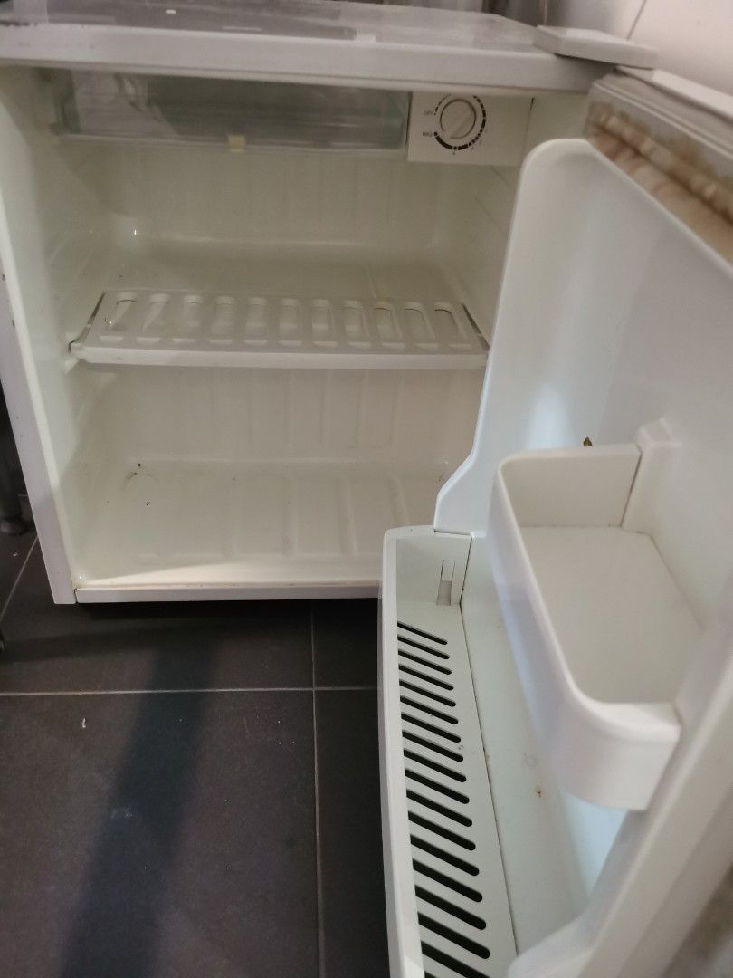 Mini Fridge Samsung, TV & Home Appliances, Electrical, Adaptors ...