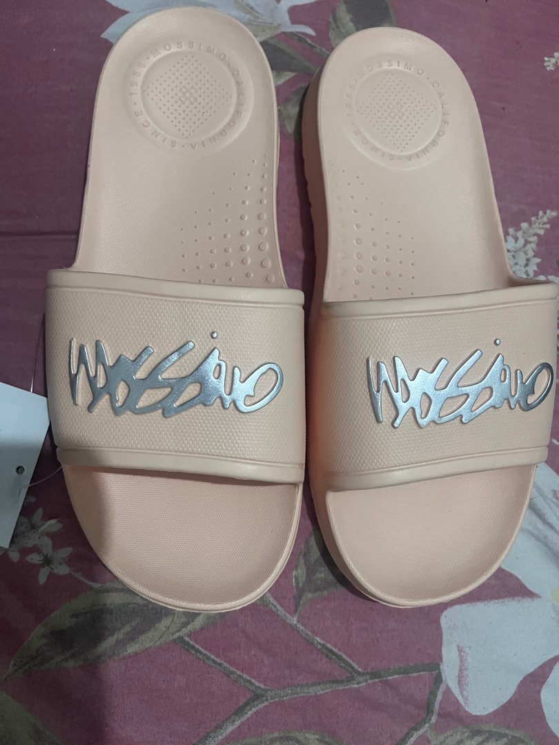 Mossimo slides on Carousell