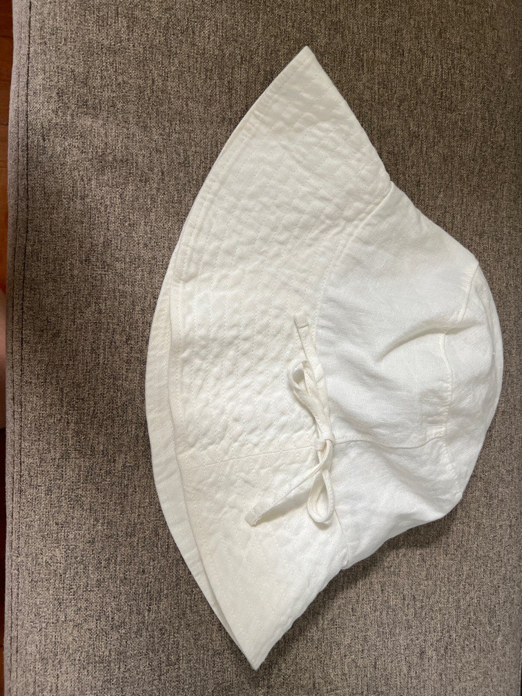 Muji bucket hat 無印漁夫帽, 女裝, 手錶及配件, 帽 - Carousell