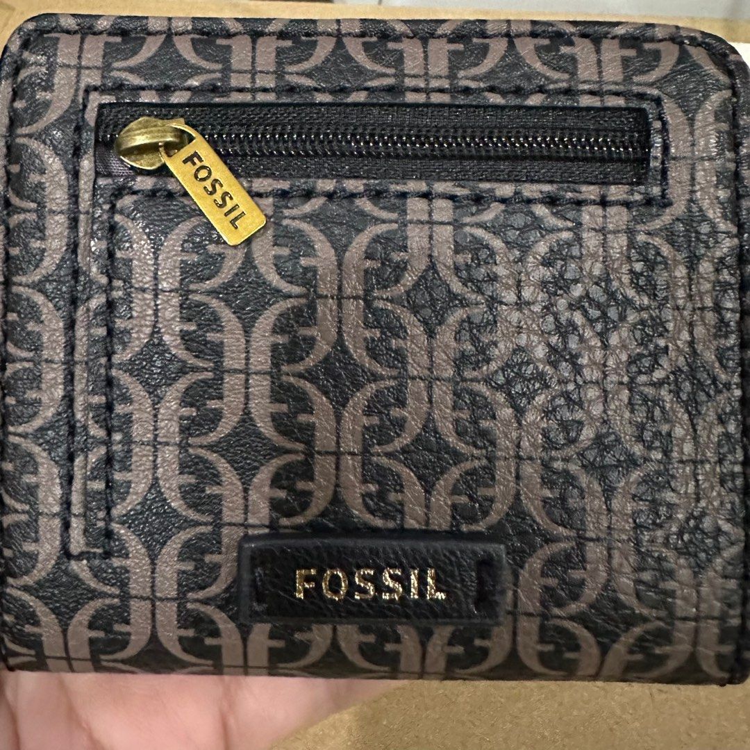 New Fossil Madison Bifold wallet, Fesyen Wanita, Tas & Dompet di Carousell