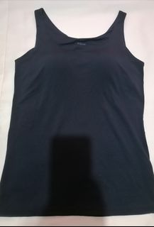 Uniqlo Padded Airism Sando, Women's Fashion, Tops, Sleeveless on Carousell
