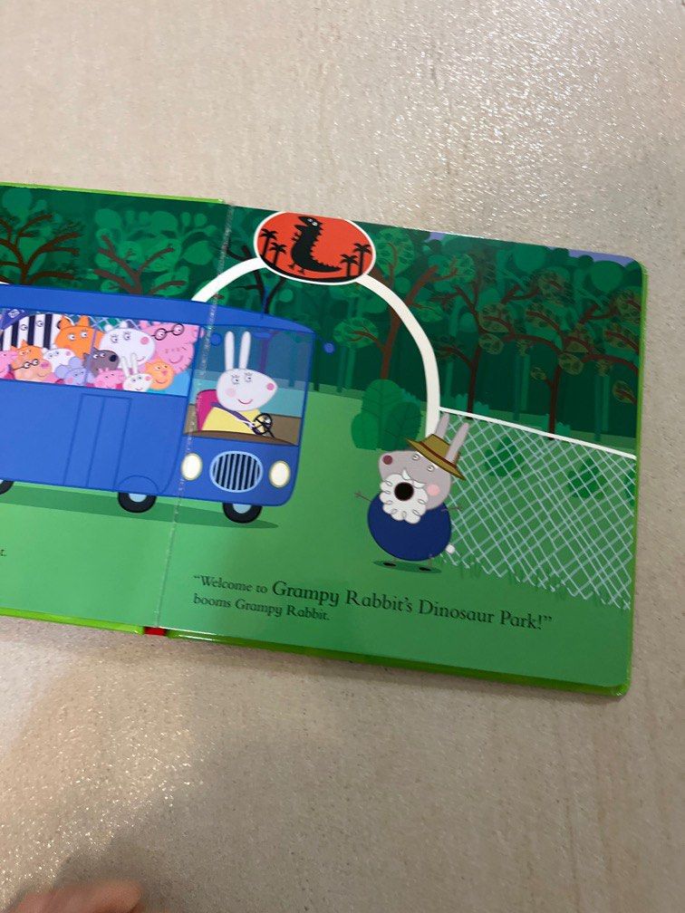 Peppa Pig Stomp and Roar!, 興趣及遊戲, 書本 & 文具, 小朋友書 - Carousell
