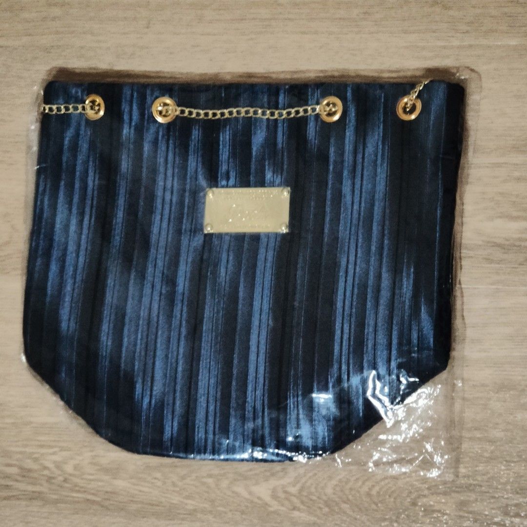 POSH Bucket Bag, Women's Fashion, Bags & Wallets, Cross-body Bags on ...