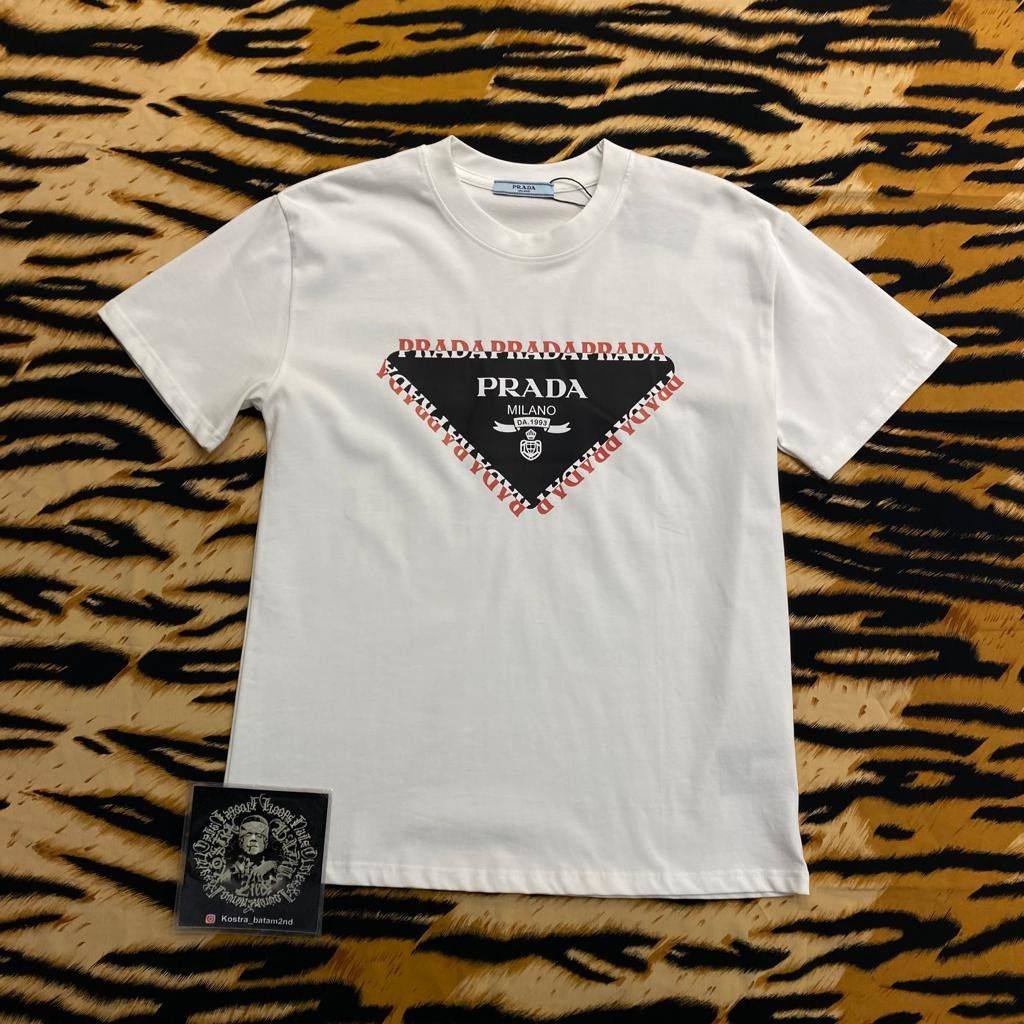 Prada tee, Fesyen Pria, Pakaian , Atasan di Carousell