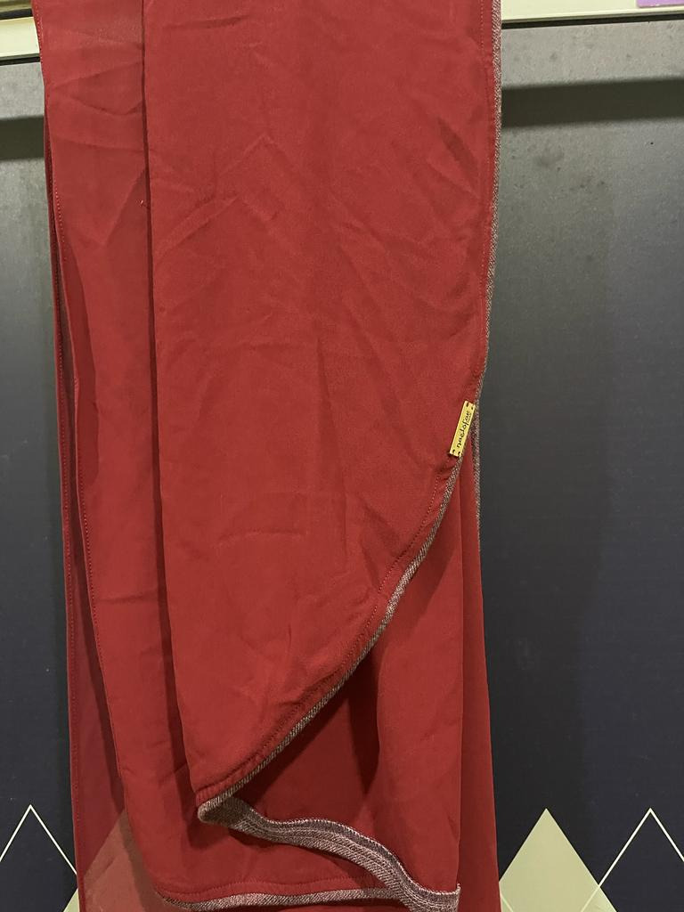 shawl Neelofar, Women's Fashion, Activewear on Carousell