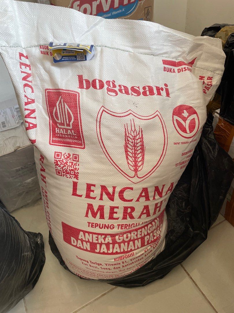 TEPUNG TERIGU LENCANA MERAH 25KG NEW, Makanan & Minuman, Makanan Instan ...