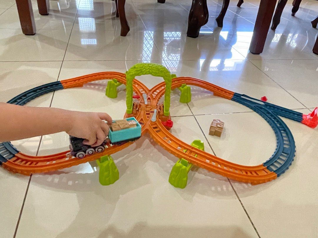 Thomas All Engines Go- Diesel’s Super Loop Adventure, Hobbies & Toys ...