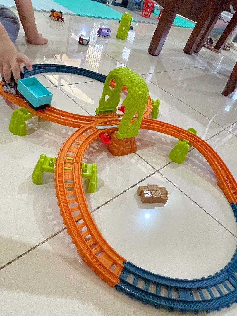 Thomas All Engines Go- Diesel’s Super Loop Adventure, Hobbies & Toys ...