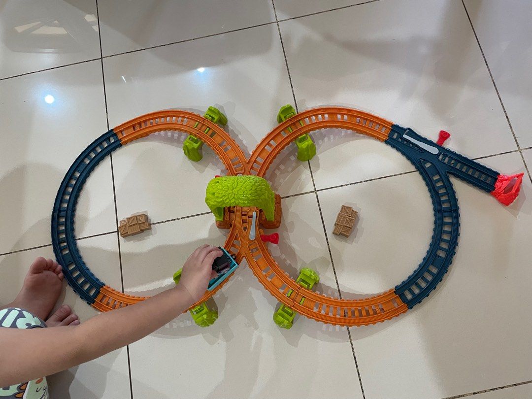 Thomas All Engines Go- Diesel’s Super Loop Adventure, Hobbies & Toys ...