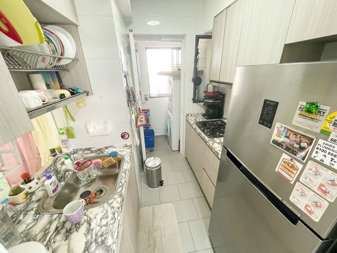 ~~TRIVELIS~~ Rarely available TOP floor unit! Clementi DBSS 4RM flat ...