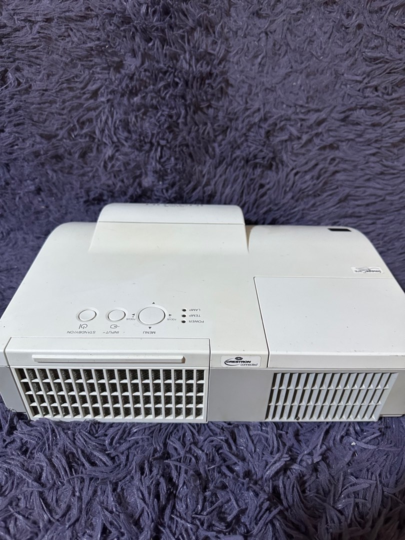ULTRA SHORT THROW PROJECTOR HITACHI BRAND 3,000 LUMENS, TV & Home ...