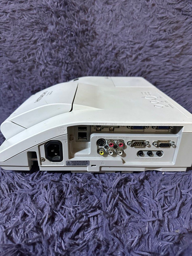 ULTRA SHORT THROW PROJECTOR HITACHI BRAND 3,000 LUMENS, TV & Home ...