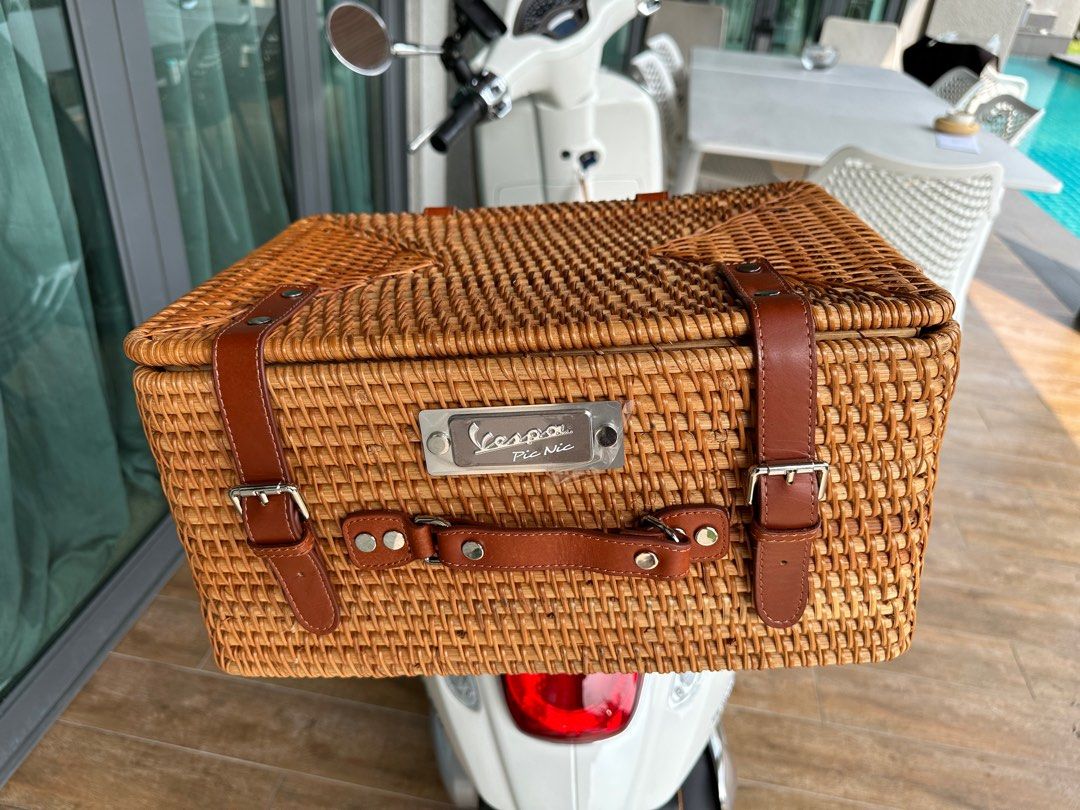 Vespa Primavera 150 ABS with Dolce Vita wicker basket, Motorbikes on ...