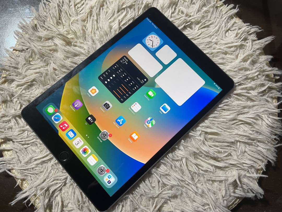 9th gen 64gb LTE with sim slot on Carousell