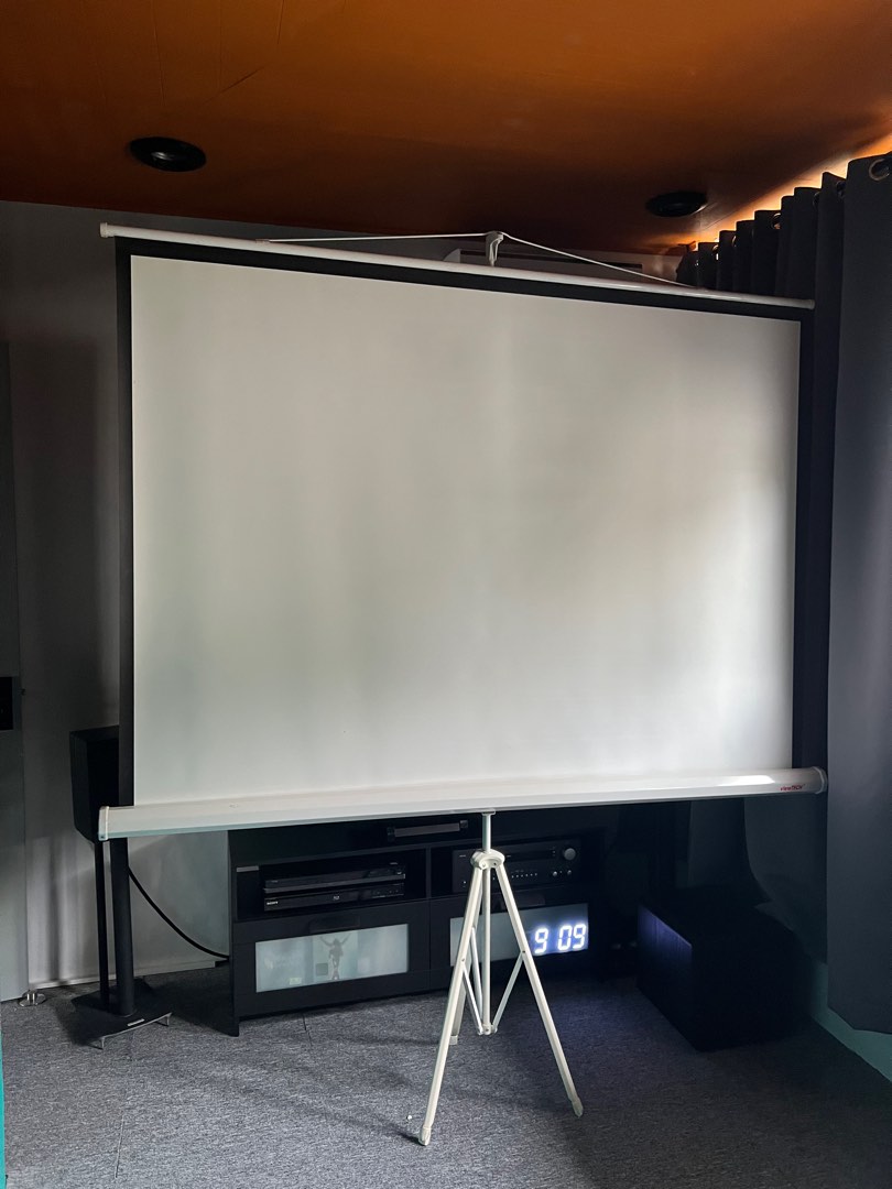 Commercial Grade Screen Projector on Carousell