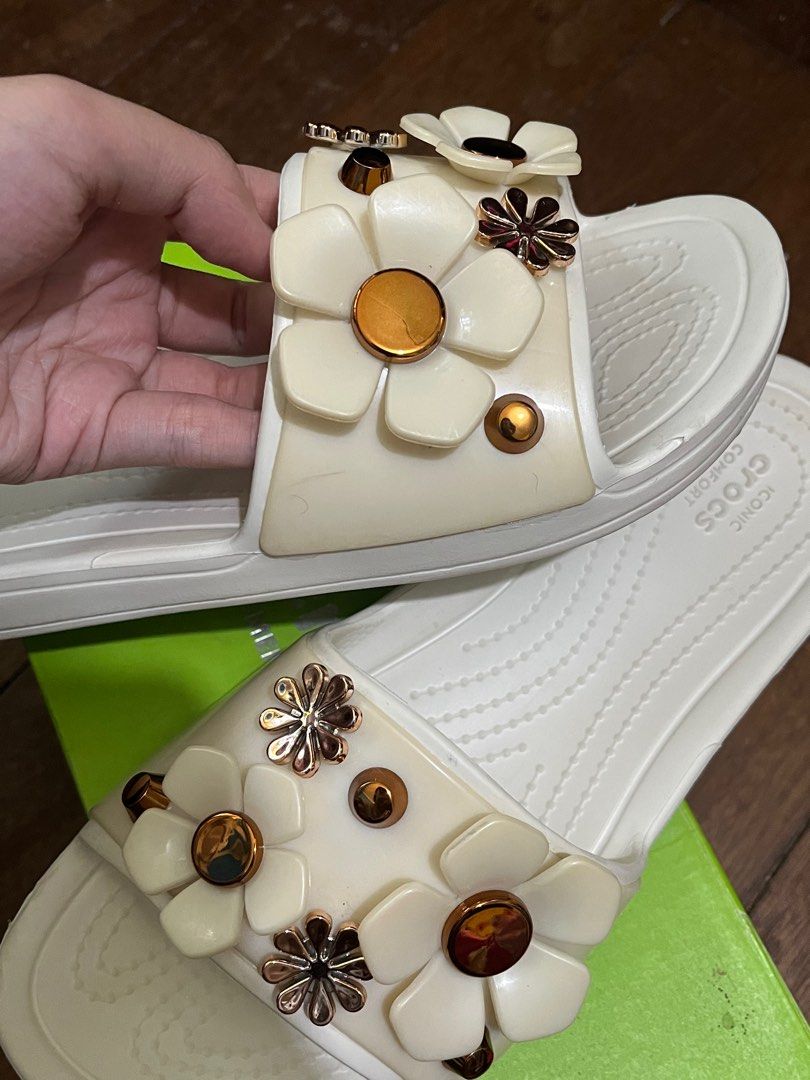 CROCS SLOANE METAL BLOOMS SLIDES, Women's Fashion, Footwear, Flats ...