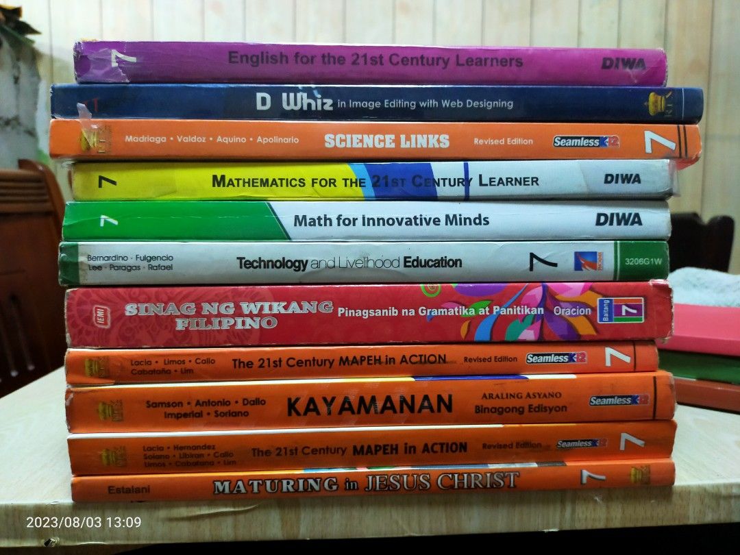 GRADE 7 TEXTBOOK, Hobbies & Toys, Books & Magazines, Textbooks on Carousell