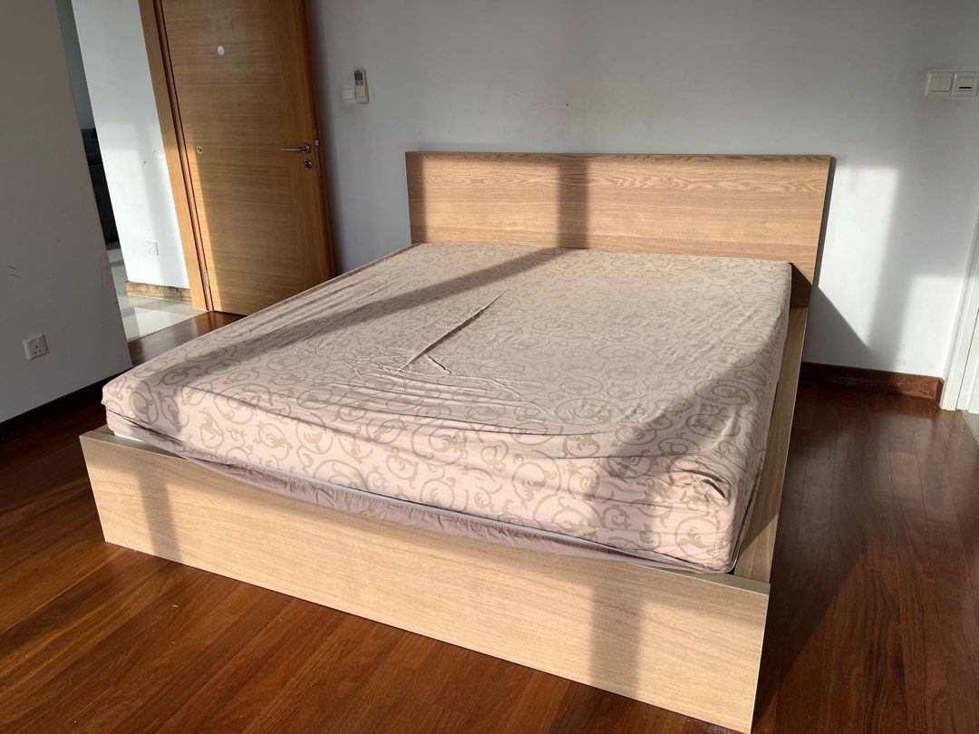 IKEA Malm Oak Veneer King Bedframe with 4 Storage Boxes, Furniture ...