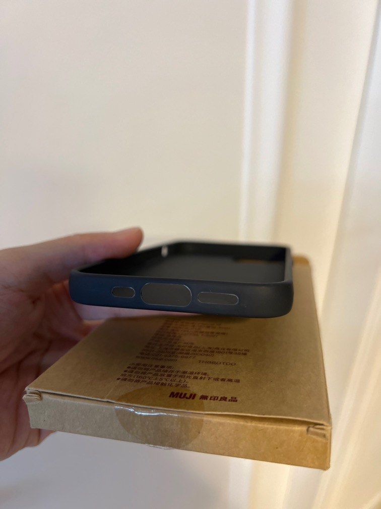 Iphone 13 Muji case, 手提電話, 電話及其他裝置配件, 手機套及手機殻 - Carousell