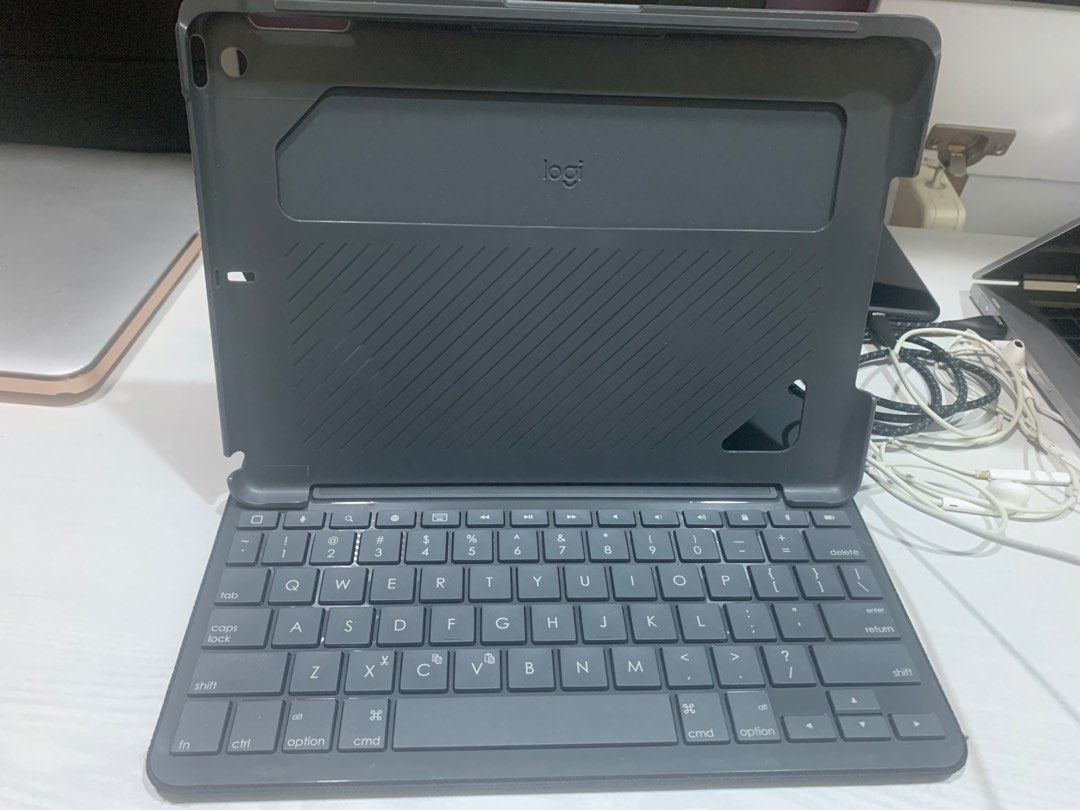 Logitech Slim Folio Bluetooth Keyboard Case 9th Generation Computers And Tech Parts