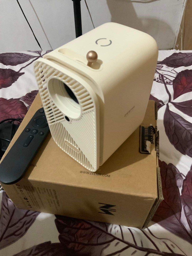 M1 Pro Smart Projector, TV & Home Appliances, TV & Entertainment ...