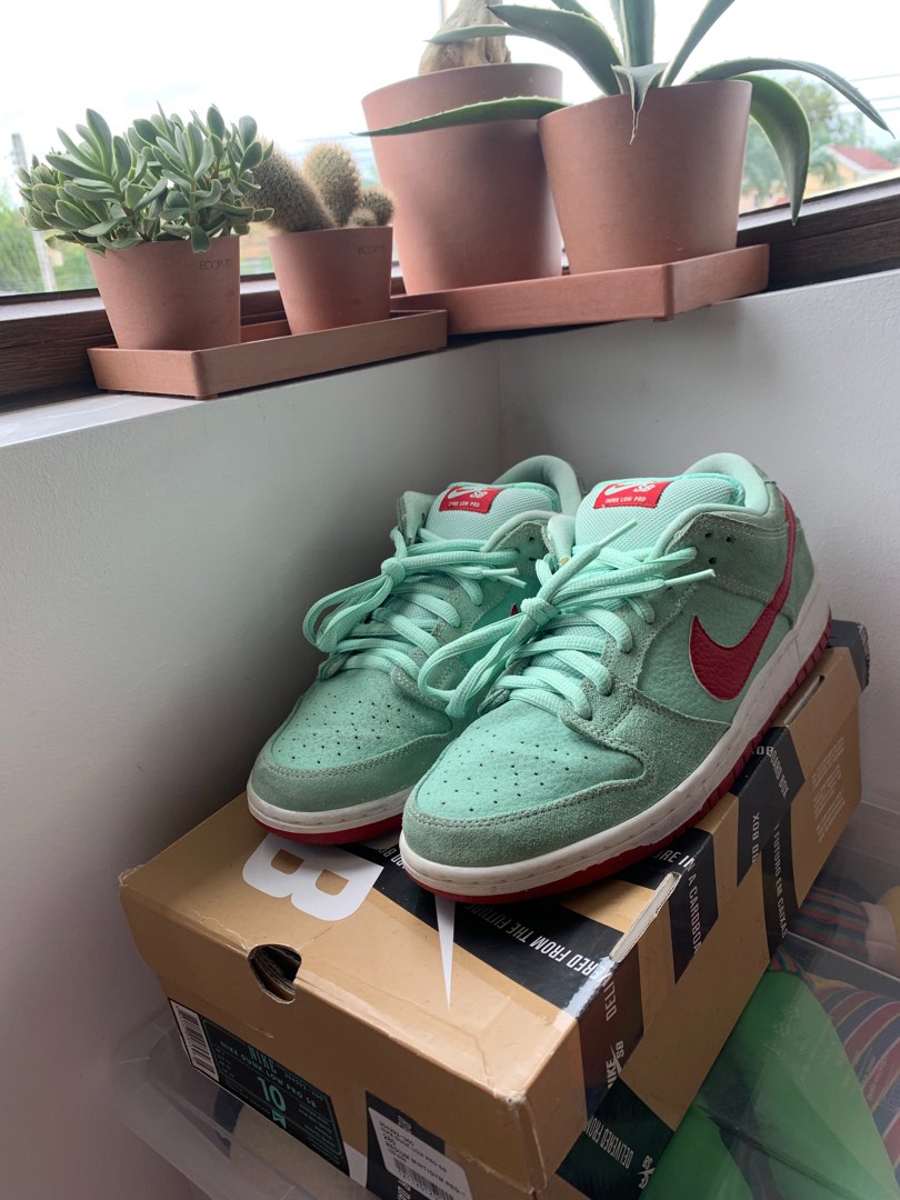 Nike SB Dunk Low ‘Mint/Red’, Men's Fashion, Footwear, Sneakers on Carousell