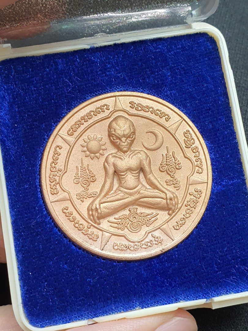 Palung Chakkraval (Alien) Amulet, Hobbies & Toys, Memorabilia ...