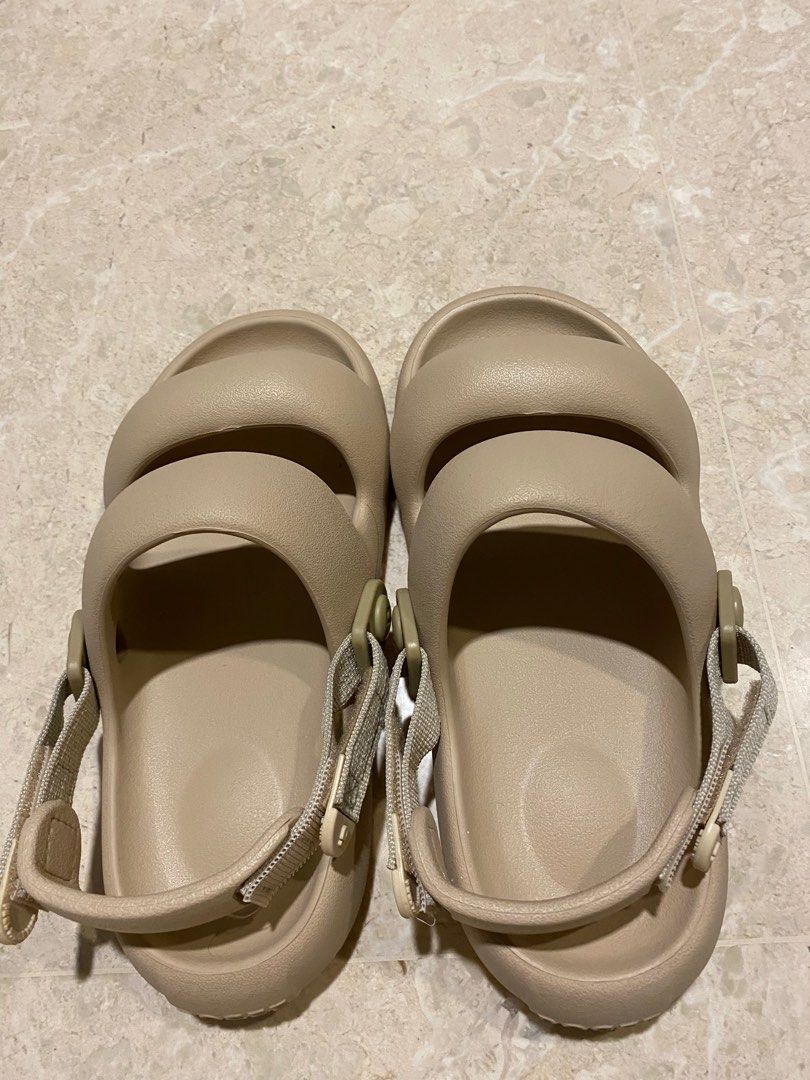 Posee slippers, Women's Fashion, Footwear, Flipflops and Slides on ...