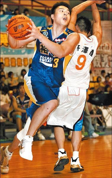 收藏/分享/交流「陳信安」實戰球衣、裕隆恐龍、裕隆納智捷、SBL、CBA、PLG、台灣飛人、王建民、彭政閔、大谷翔平、框, 體育器材, 健身用品, 舉重和啞鈴在旋轉拍賣