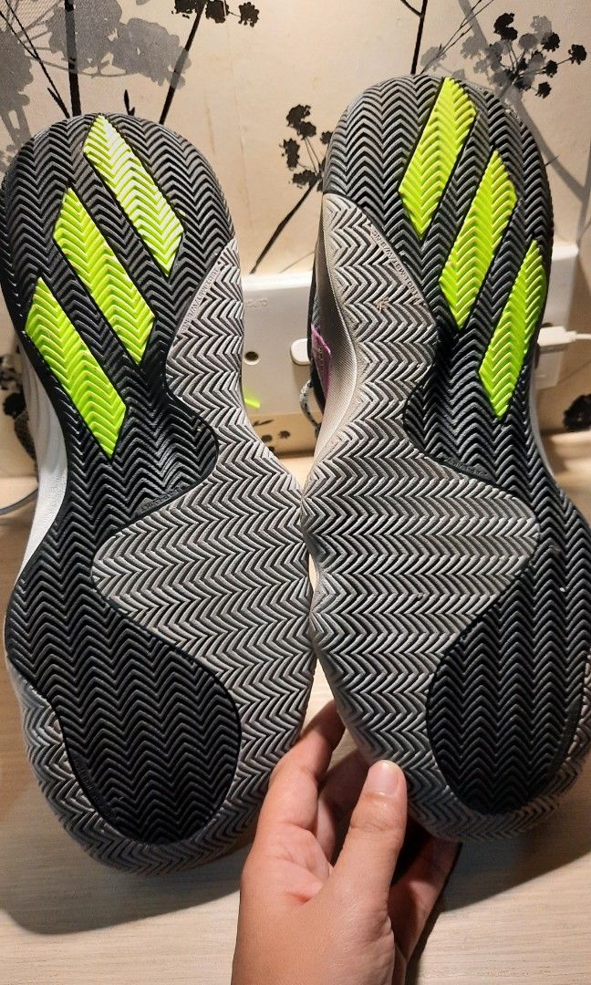 Sepatu Basket Adidas Don Issue 1, Olah Raga, Baju Olahraga di Carousell