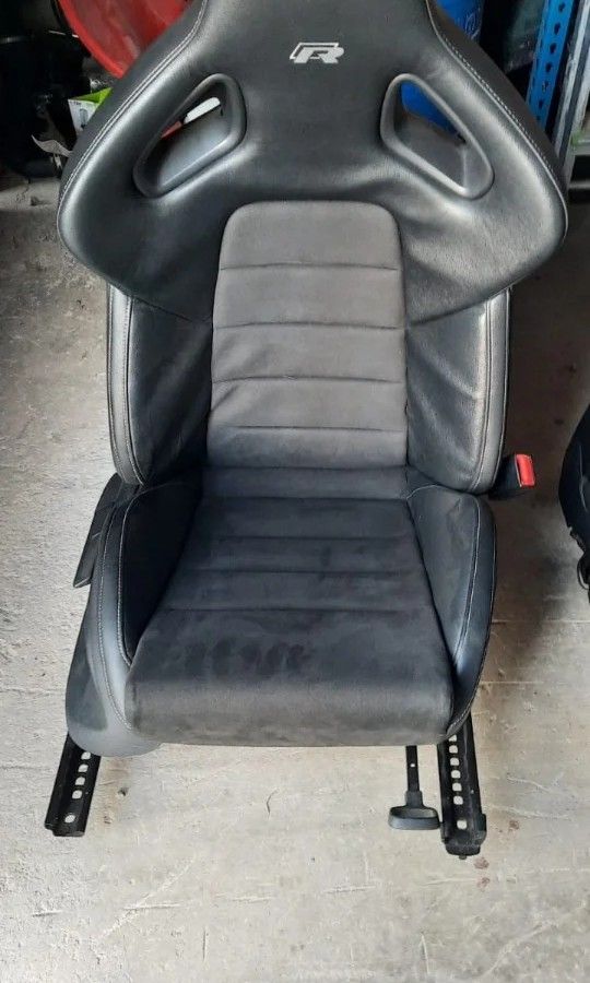 Stock Scirocco R Wingback seats, Car Accessories, Accessories on Carousell