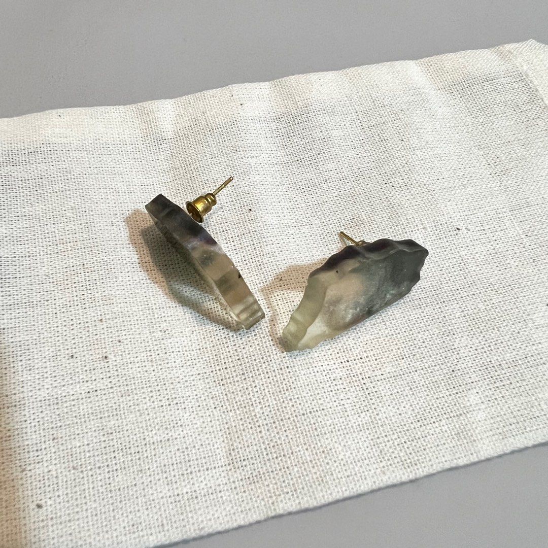 The Bahamas Resin Stud Earrings, Fesyen Wanita, Perhiasan di Carousell