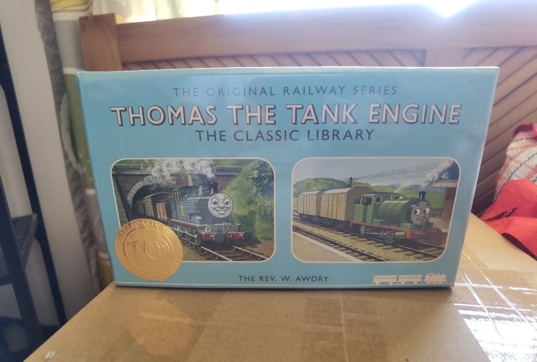Thomas the Tank Engine Classic Library Box set, 興趣及遊戲, 書本 & 文具, 小朋友書 ...