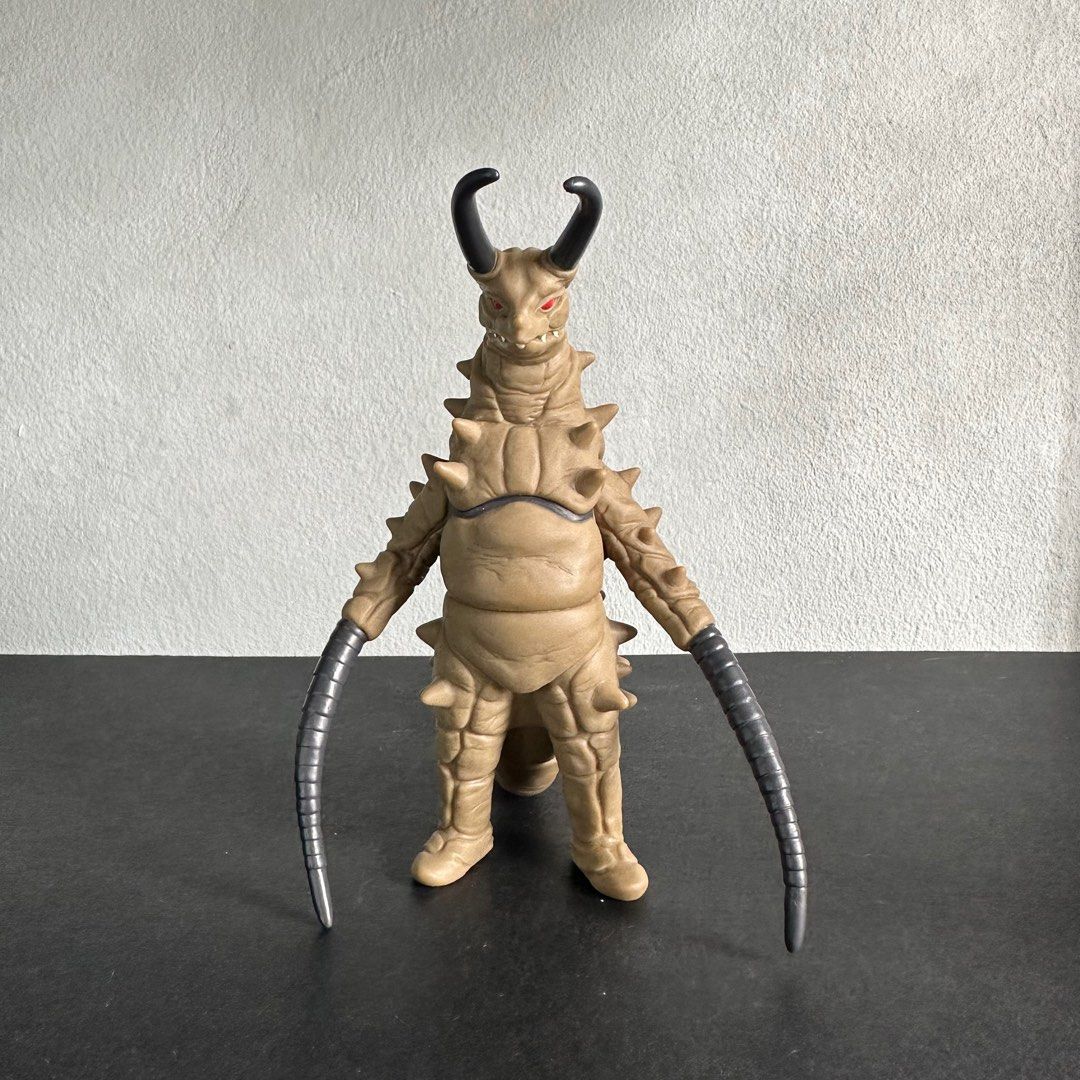 Ultra Monster Gudon Ultraman Kaiju Monster Bandai Spark Doll, Hobbies ...