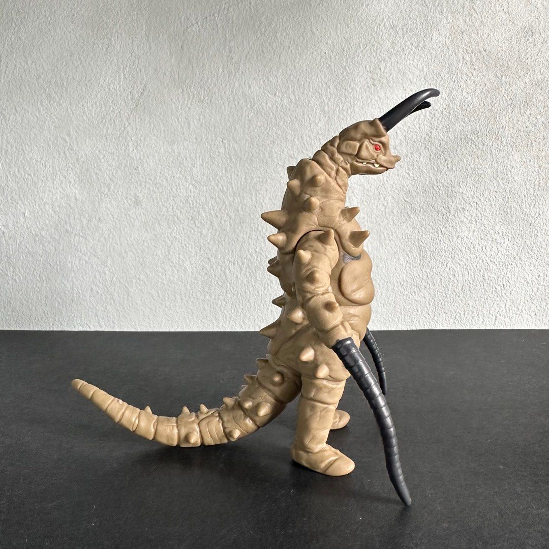 Ultra Monster Gudon Ultraman Kaiju Monster Bandai Spark Doll, Hobbies ...