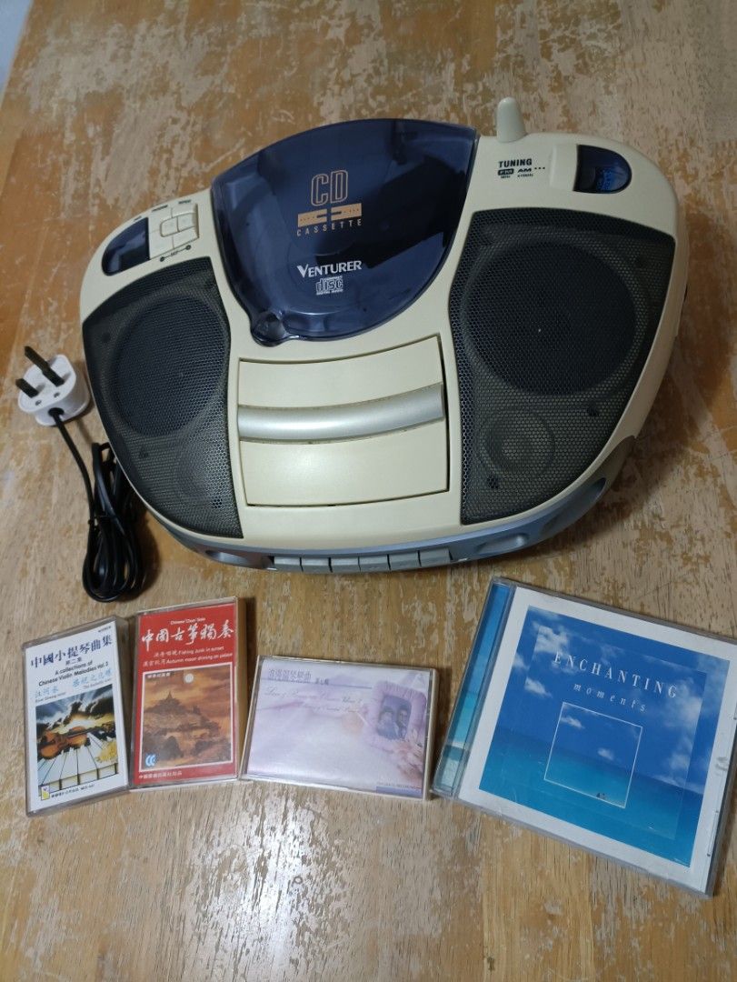 Venturer portable CD, cassette recorder, radio, 音響器材, 可攜式音響設備 - Carousell