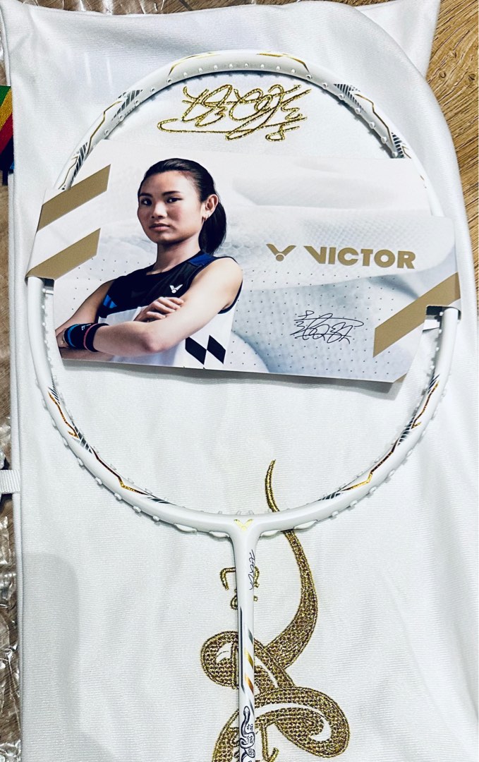 Victor Thruster F C Ltd 4U (Tai Tzu Ying racket), Sports Equipment ...