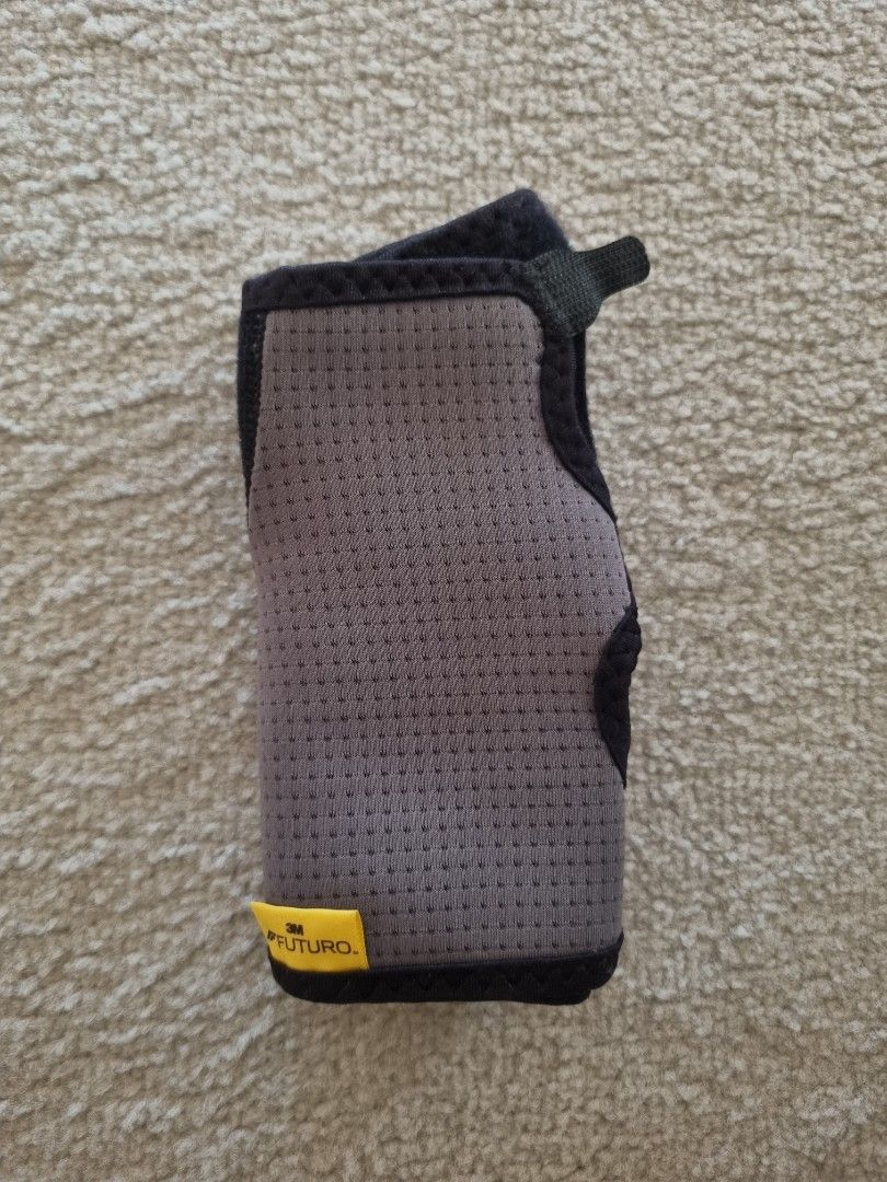 3M Futuro wrist brace, Health & Nutrition, Braces, Support & Protection ...