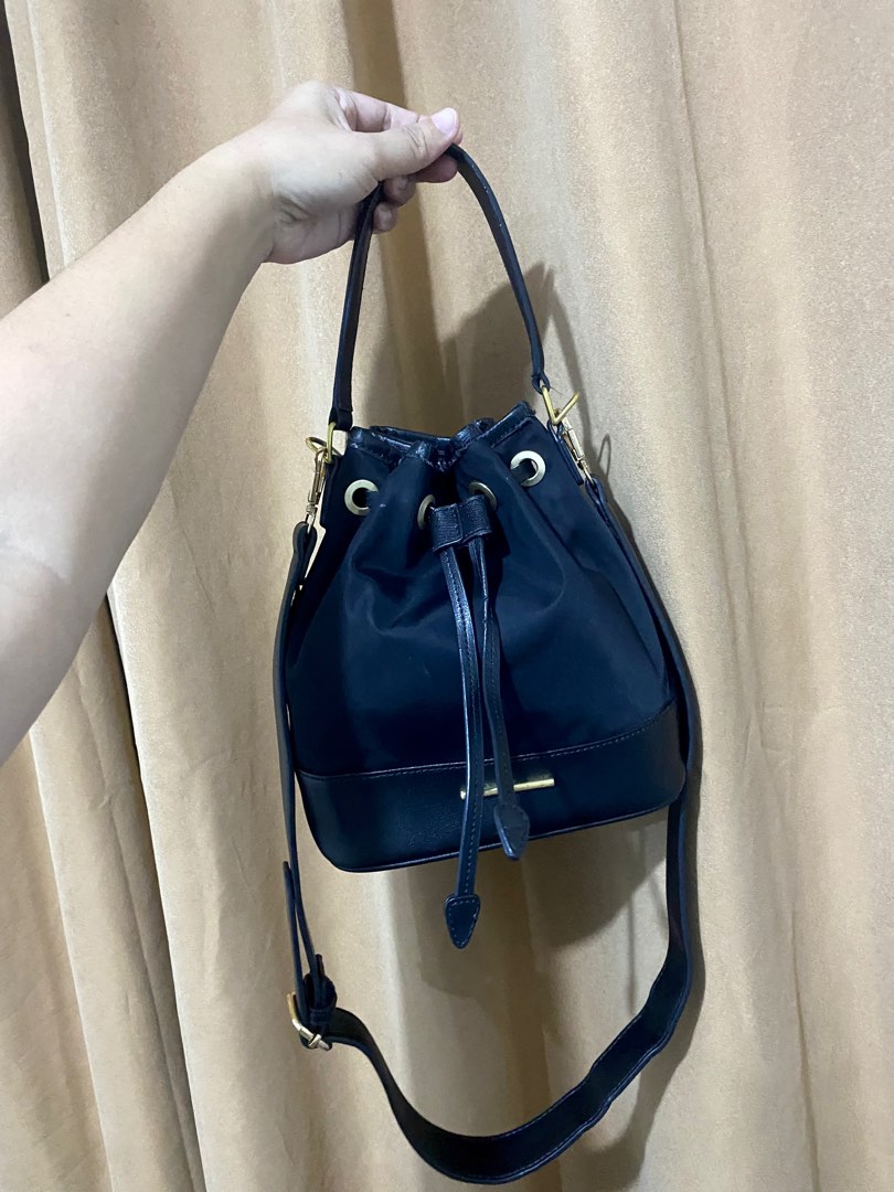 Carlyn Two Way Bucket Bag, Women's Fashion, Bags & Wallets, Cross-body ...