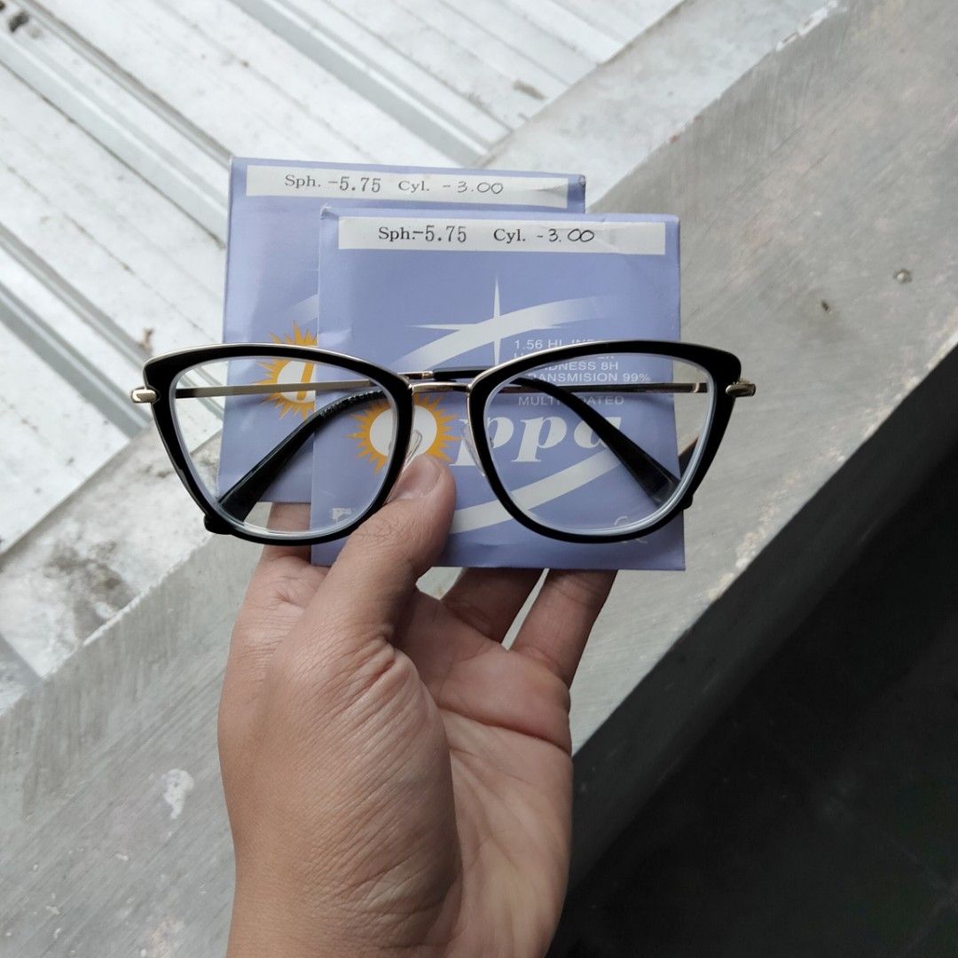 (COD) Hasil pemasangan lensa ukuran kombinasi minus tinggi & silindris ...