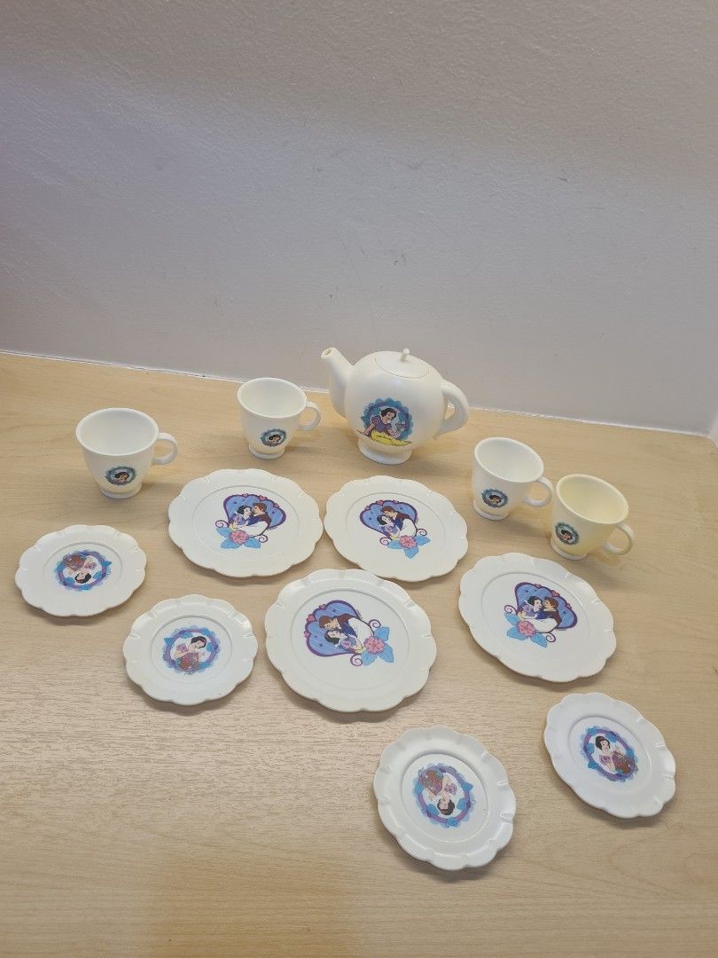 Disney Snow White Tea Set, Hobbies & Toys, Toys & Games on Carousell