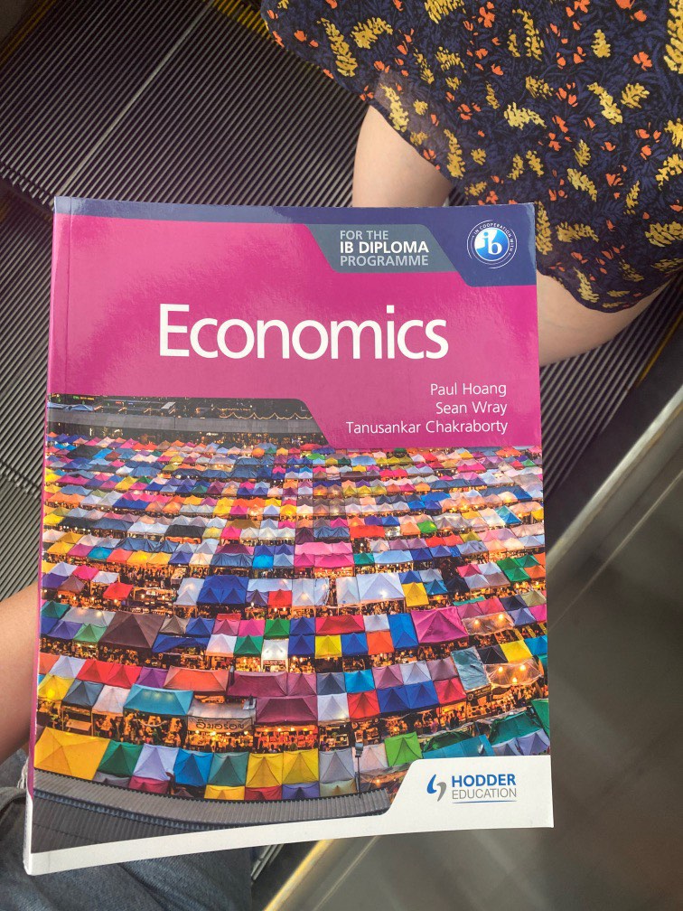 IB economics textbook, 興趣及遊戲, 書本 & 文具, 教科書 - Carousell