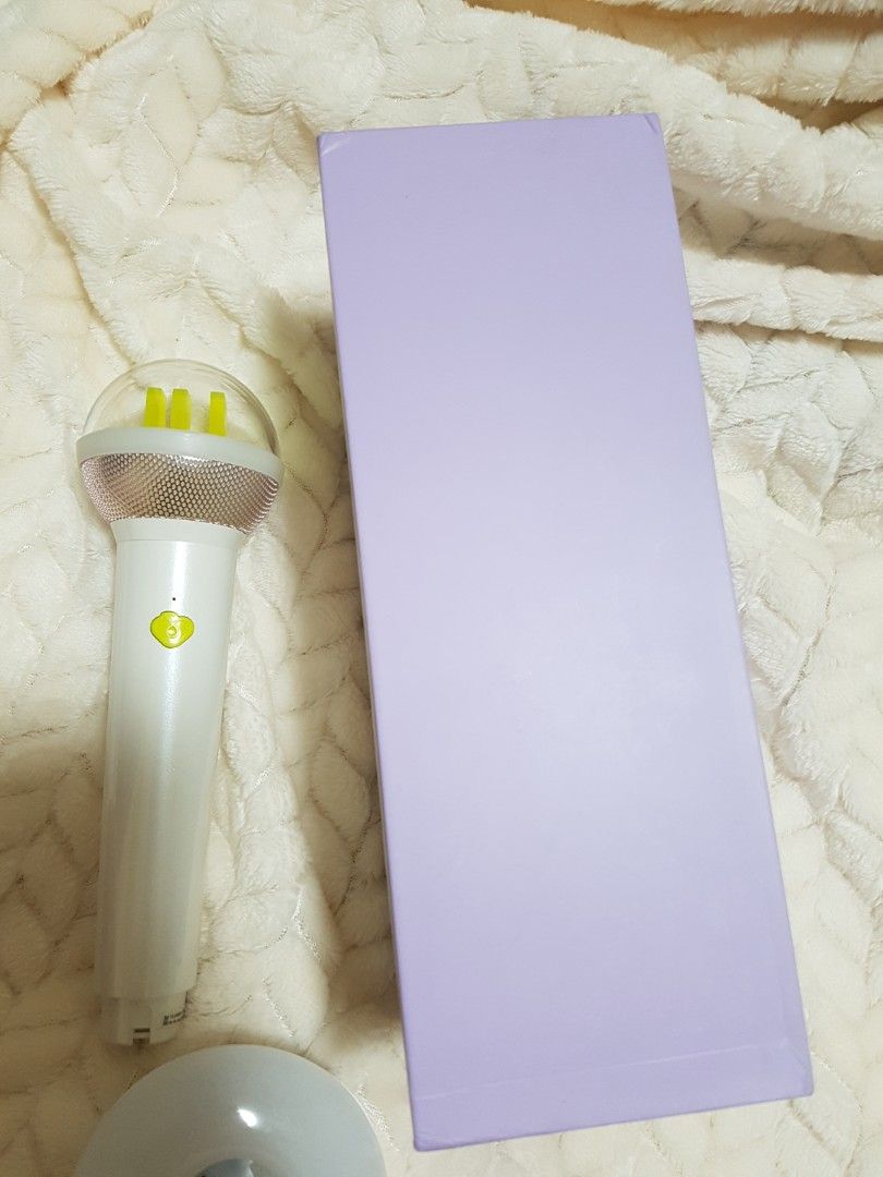 IU LIGHTSTICK V2 on Carousell