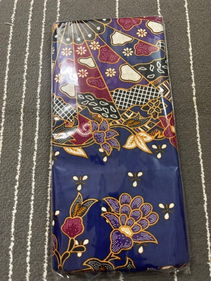Kain batik kelantan, Women's Fashion, Bottoms, Other Bottoms on Carousell