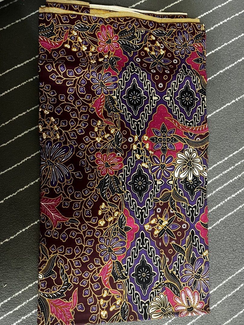 Kain batik kelantan, Women's Fashion, Bottoms, Other Bottoms on Carousell