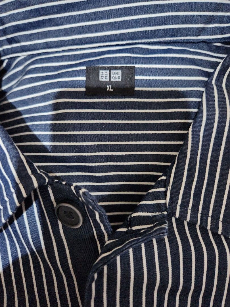 Kemeja garis garis uniqlo xl, Fesyen Pria, Pakaian , Atasan di Carousell